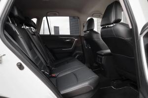 Balts Toyota RAV4 2019 Jelgava, ar dzinēja tilpumu 2.50 L un nobraukumu 140 tūkst. km par 26450 €, foto 11 vietnē AUTOMOTO.COM.LV