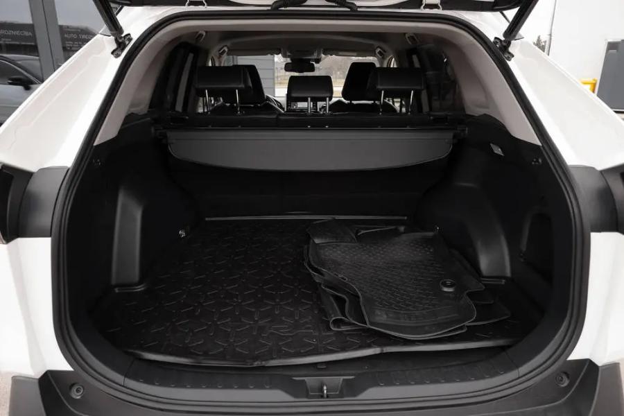 Balts Toyota RAV4 2019 Jelgava, ar dzinēja tilpumu 2.50 L un nobraukumu 140 tūkst. km par 26450 €, foto 12 vietnē AUTOMOTO.COM.LV