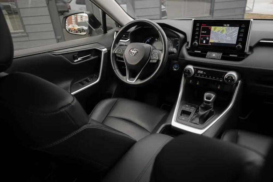 Balts Toyota RAV4 2019 Jelgava, ar dzinēja tilpumu 2.50 L un nobraukumu 140 tūkst. km par 26450 €, foto 14 vietnē AUTOMOTO.COM.LV