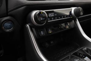 Balts Toyota RAV4 2019 Jelgava, ar dzinēja tilpumu 2.50 L un nobraukumu 140 tūkst. km par 26450 €, foto 16 vietnē AUTOMOTO.COM.LV