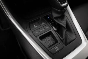 Balts Toyota RAV4 2019 Jelgava, ar dzinēja tilpumu 2.50 L un nobraukumu 140 tūkst. km par 26450 €, foto 17 vietnē AUTOMOTO.COM.LV