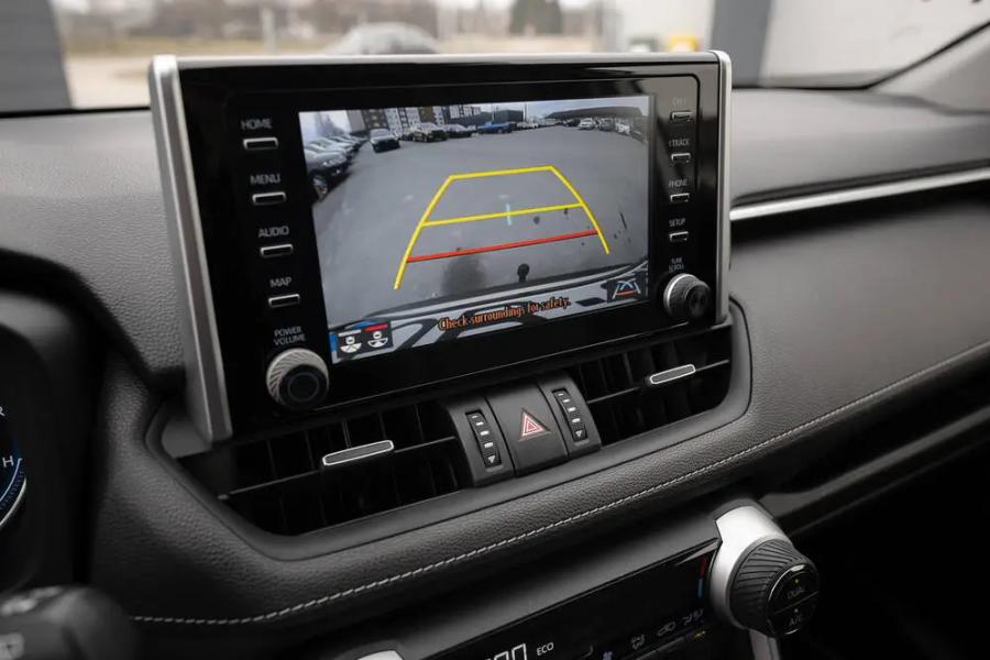 Balts Toyota RAV4 2019 Jelgava, ar dzinēja tilpumu 2.50 L un nobraukumu 140 tūkst. km par 26450 €, foto 18 vietnē AUTOMOTO.COM.LV