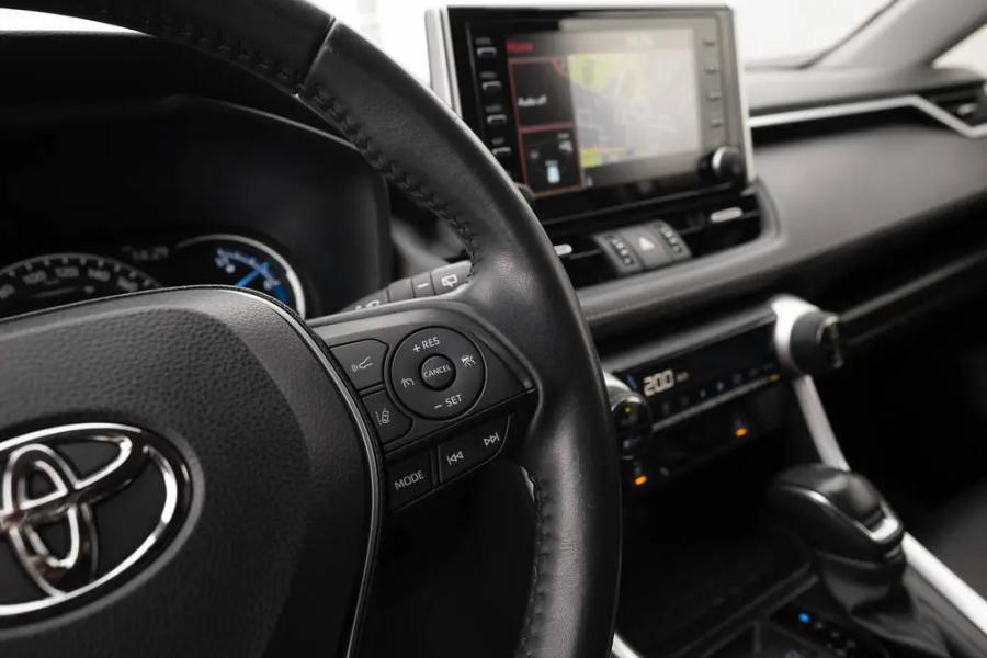 Balts Toyota RAV4 2019 Jelgava, ar dzinēja tilpumu 2.50 L un nobraukumu 140 tūkst. km par 26450 €, foto 20 vietnē AUTOMOTO.COM.LV