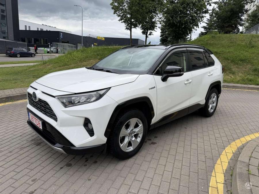 Balts Toyota RAV4 2019 Viļņa, ar dzinēja tilpumu 2.49 L un nobraukumu 236 tūkst. km par 17950 €, foto 1 vietnē AUTOMOTO.COM.LV