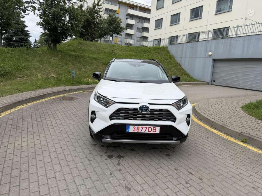 Balts Toyota RAV4 2019 Viļņa, ar dzinēja tilpumu 2.49 L un nobraukumu 236 tūkst. km par 17950 €, foto 4 vietnē AUTOMOTO.COM.LV