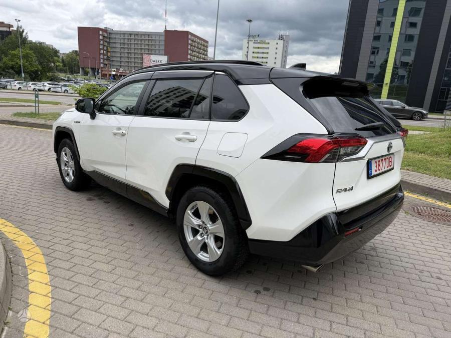 Balts Toyota RAV4 2019 Viļņa, ar dzinēja tilpumu 2.49 L un nobraukumu 236 tūkst. km par 17950 €, foto 8 vietnē AUTOMOTO.COM.LV