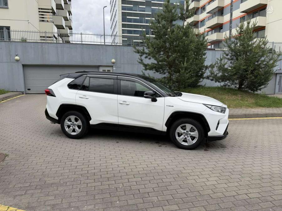 Balts Toyota RAV4 2019 Viļņa, ar dzinēja tilpumu 2.49 L un nobraukumu 236 tūkst. km par 17950 €, foto 17 vietnē AUTOMOTO.COM.LV