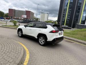 Balts Toyota RAV4 2019 Viļņa, ar dzinēja tilpumu 2.49 L un nobraukumu 236 tūkst. km par 17950 €, foto 18 vietnē AUTOMOTO.COM.LV