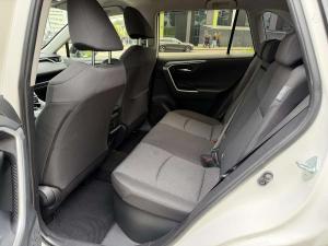 Balts Toyota RAV4 2019 Viļņa, ar dzinēja tilpumu 2.49 L un nobraukumu 236 tūkst. km par 17950 €, foto 24 vietnē AUTOMOTO.COM.LV