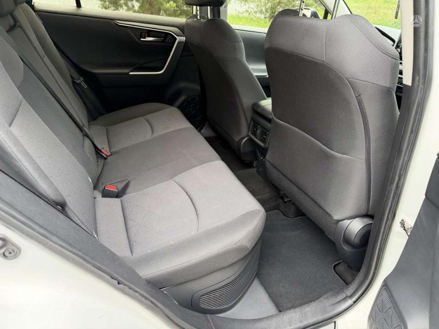 Balts Toyota RAV4 2019 Viļņa, ar dzinēja tilpumu 2.49 L un nobraukumu 236 tūkst. km par 17950 €, foto 26 vietnē AUTOMOTO.COM.LV