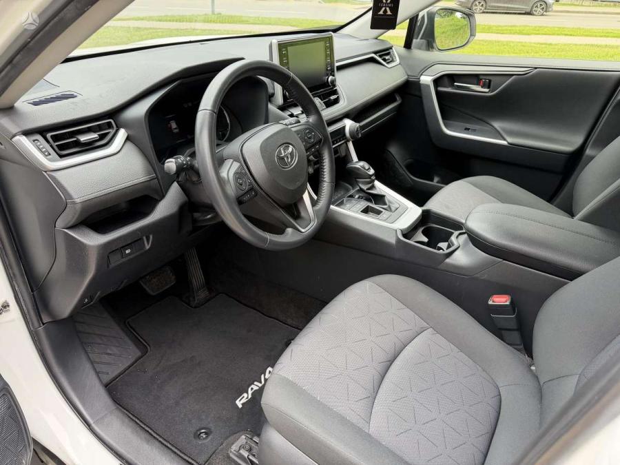Balts Toyota RAV4 2019 Viļņa, ar dzinēja tilpumu 2.49 L un nobraukumu 236 tūkst. km par 17950 €, foto 27 vietnē AUTOMOTO.COM.LV