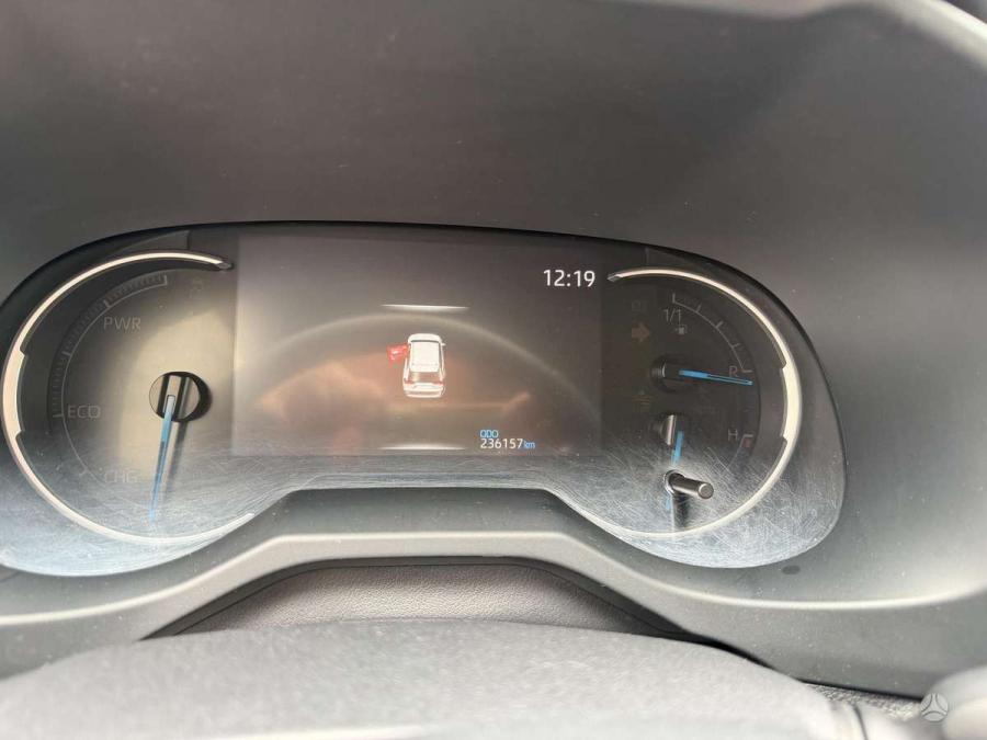 Balts Toyota RAV4 2019 Viļņa, ar dzinēja tilpumu 2.49 L un nobraukumu 236 tūkst. km par 17950 €, foto 31 vietnē AUTOMOTO.COM.LV