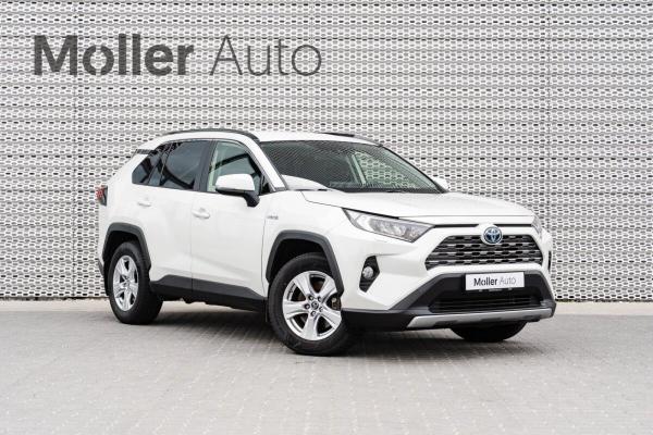 White Toyota RAV4 2019 in Marupe, with an engine capacity of 2.50 L and mileage of 144 thousand km for 23850 €, photo 2 on AUTOMOTO.COM.LV