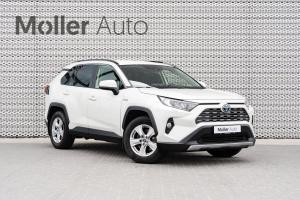 White Toyota RAV4 2019 in Marupe, with an engine capacity of 2.50 L and mileage of 144 thousand km for 23850 €, photo 3 on AUTOMOTO.COM.LV