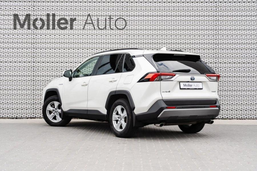 White Toyota RAV4 2019 in Marupe, with an engine capacity of 2.50 L and mileage of 144 thousand km for 23850 €, photo 4 on AUTOMOTO.COM.LV