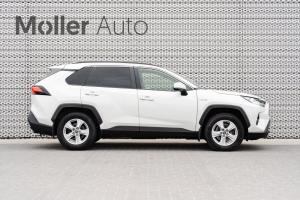 White Toyota RAV4 2019 in Marupe, with an engine capacity of 2.50 L and mileage of 144 thousand km for 23850 €, photo 6 on AUTOMOTO.COM.LV