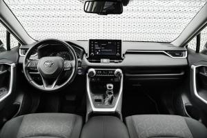 White Toyota RAV4 2019 in Marupe, with an engine capacity of 2.50 L and mileage of 144 thousand km for 23850 €, photo 7 on AUTOMOTO.COM.LV