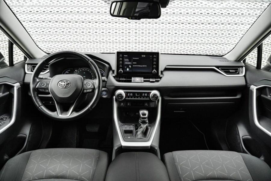 White Toyota RAV4 2019 in Marupe, with an engine capacity of 2.50 L and mileage of 144 thousand km for 23850 €, photo 7 on AUTOMOTO.COM.LV