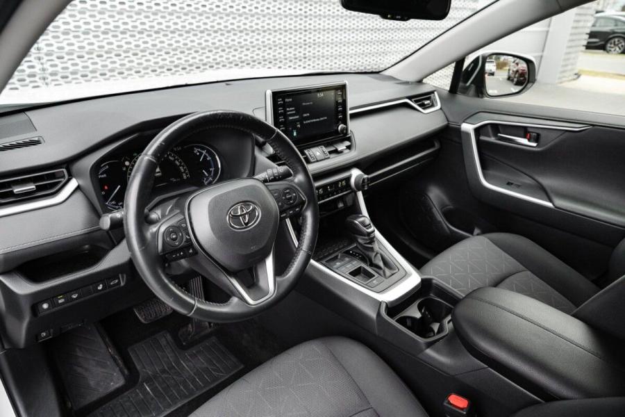 White Toyota RAV4 2019 in Marupe, with an engine capacity of 2.50 L and mileage of 144 thousand km for 23850 €, photo 9 on AUTOMOTO.COM.LV