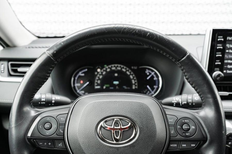 White Toyota RAV4 2019 in Marupe, with an engine capacity of 2.50 L and mileage of 144 thousand km for 23850 €, photo 13 on AUTOMOTO.COM.LV