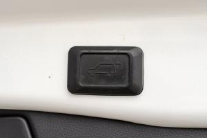 White Toyota RAV4 2019 in Marupe, with an engine capacity of 2.50 L and mileage of 144 thousand km for 23850 €, photo 21 on AUTOMOTO.COM.LV