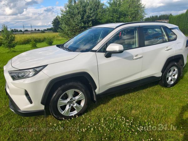 Белый Тойота РАВ 4 2019 в Тарту, объемом двигателя 2.00 л и пробегом 62 тыс. км за 25000 €, фото 2 на AUTOMOTO.COM.LV