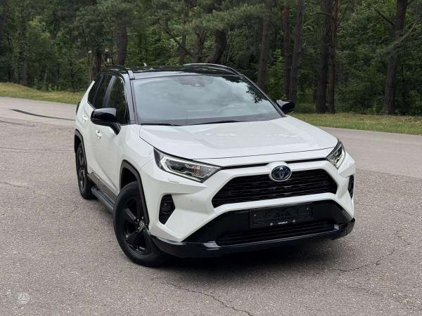 Balts Toyota RAV4 2019 Kauņa, ar dzinēja tilpumu 2.49 L un nobraukumu 129 tūkst. km par 24950 €, foto 1 vietnē AUTOMOTO.COM.LV
