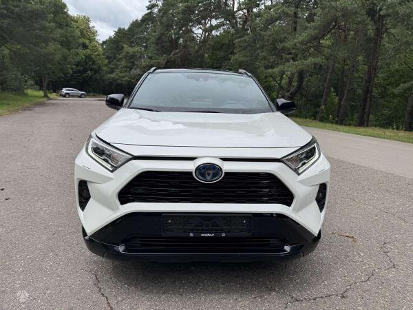 Balts Toyota RAV4 2019 Kauņa, ar dzinēja tilpumu 2.49 L un nobraukumu 129 tūkst. km par 24950 €, foto 3 vietnē AUTOMOTO.COM.LV