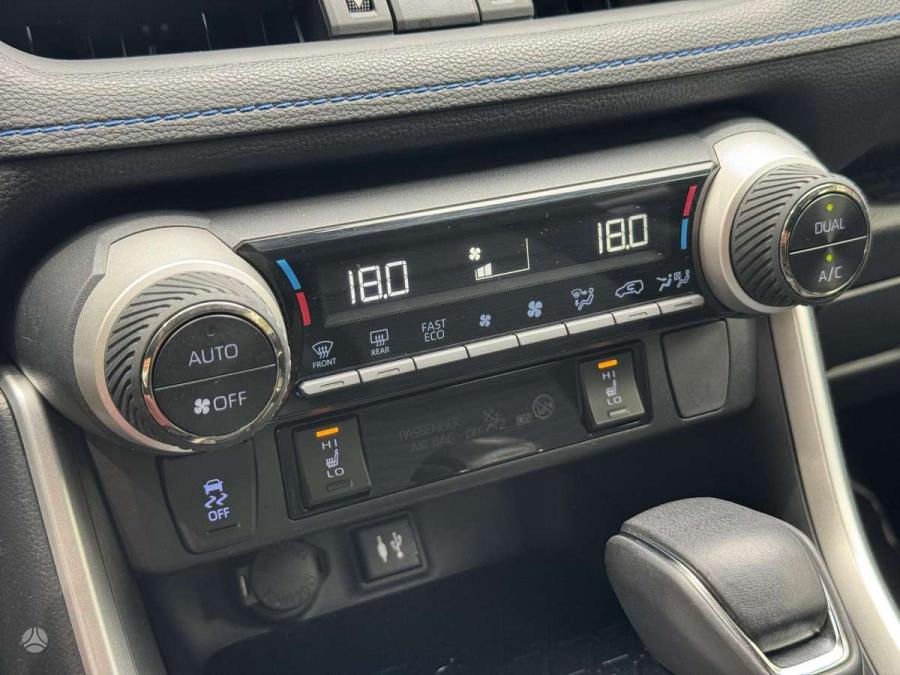 Белый Тойота РАВ 4 2019 в Каунас, объемом двигателя 2.49 л и пробегом 129 тыс. км за 24950 €, фото 21 на AUTOMOTO.COM.LV