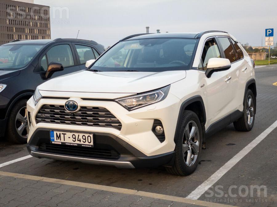 Balts Toyota RAV4 2019 Jelgava, ar dzinēja tilpumu 2.50 L un nobraukumu 145 tūkst. km par 25500 €, foto 1 vietnē AUTOMOTO.COM.LV