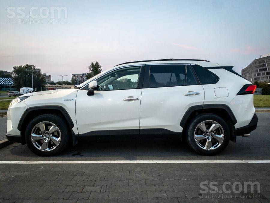 Balts Toyota RAV4 2019 Jelgava, ar dzinēja tilpumu 2.50 L un nobraukumu 145 tūkst. km par 25500 €, foto 5 vietnē AUTOMOTO.COM.LV