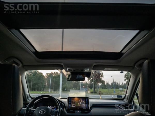 White Toyota RAV4 2019 in Jelgava, with an engine capacity of 2.50 L and mileage of 145 thousand km for 25500 €, photo 7 on AUTOMOTO.COM.LV