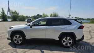 Balts Toyota RAV4 2019 Rīga, ar dzinēja tilpumu 2.50 L un nobraukumu 104 tūkst. km par 27100 €, foto 4 vietnē AUTOMOTO.COM.LV