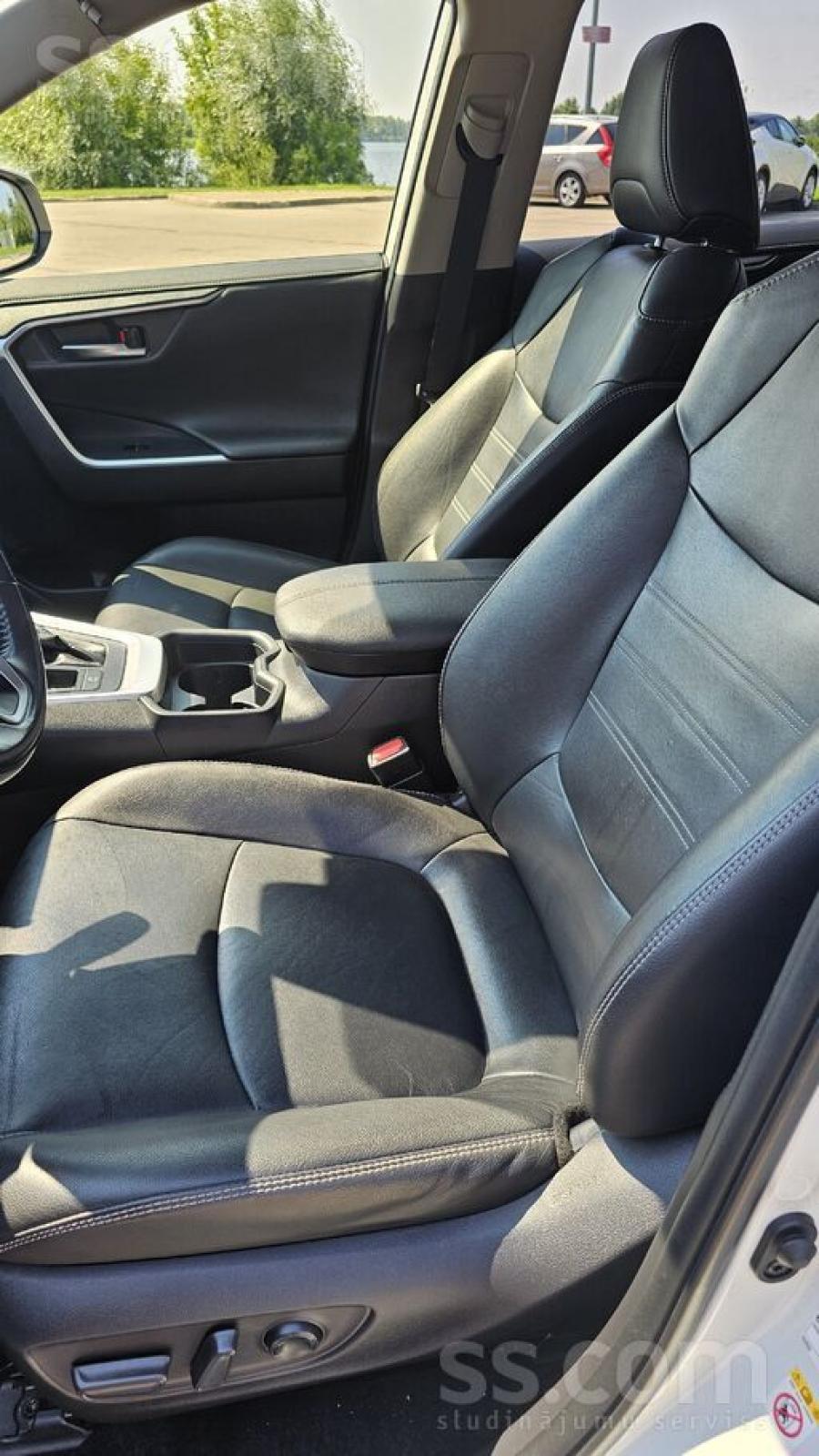 Balts Toyota RAV4 2019 Rīga, ar dzinēja tilpumu 2.50 L un nobraukumu 104 tūkst. km par 27100 €, foto 7 vietnē AUTOMOTO.COM.LV