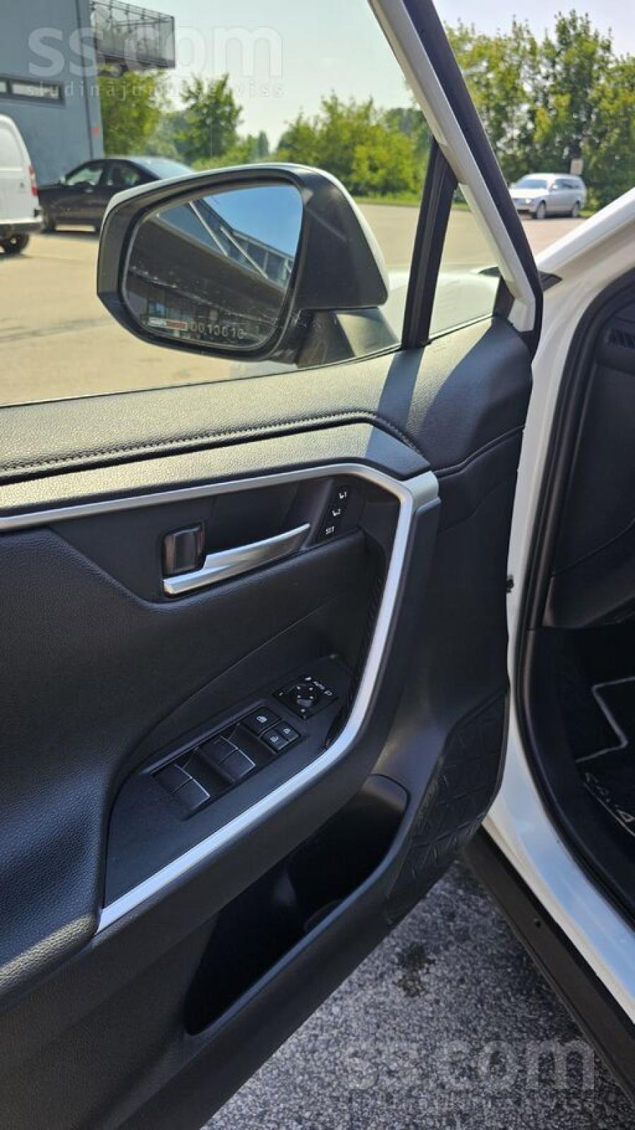 Balts Toyota RAV4 2019 Rīga, ar dzinēja tilpumu 2.50 L un nobraukumu 104 tūkst. km par 27100 €, foto 9 vietnē AUTOMOTO.COM.LV