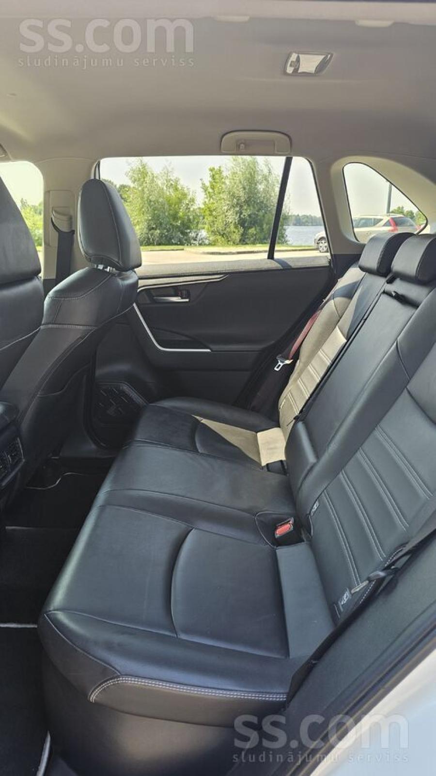 Balts Toyota RAV4 2019 Rīga, ar dzinēja tilpumu 2.50 L un nobraukumu 104 tūkst. km par 27100 €, foto 12 vietnē AUTOMOTO.COM.LV