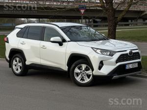Balts Toyota RAV4 2019 Rīga, ar dzinēja tilpumu 2.00 L un nobraukumu 208 tūkst. km par 18100 €, foto  vietnē AUTOMOTO.COM.LV