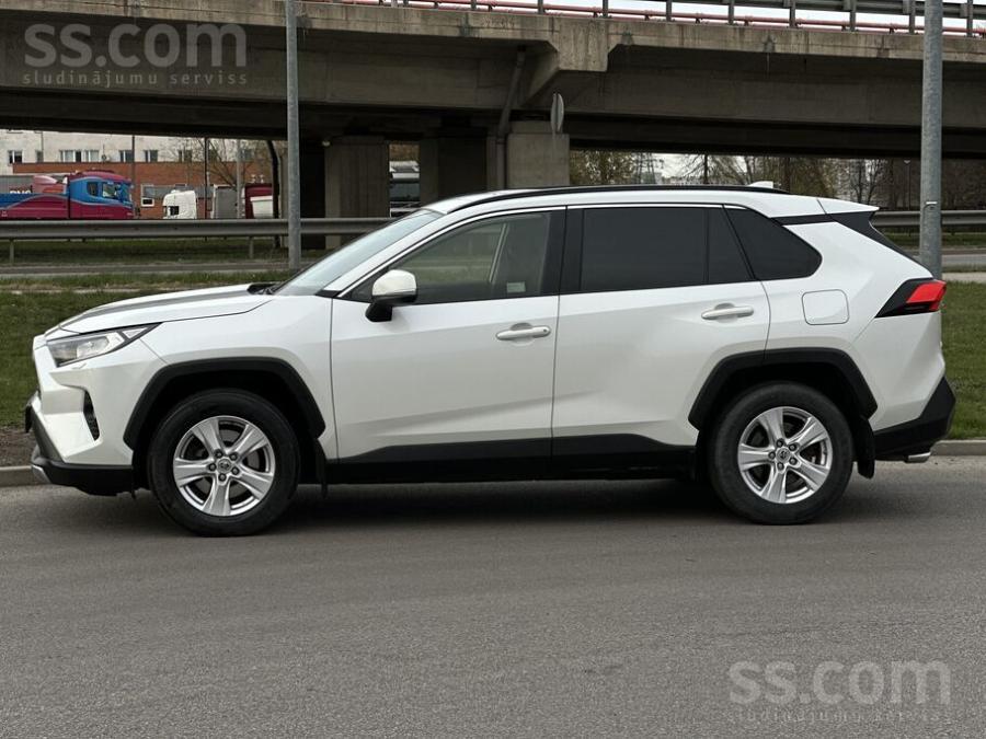Balts Toyota RAV4 2019 Rīga, ar dzinēja tilpumu 2.00 L un nobraukumu 208 tūkst. km par 18100 €, foto 3 vietnē AUTOMOTO.COM.LV