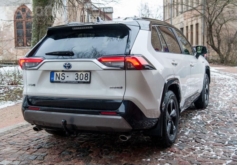 Balts Toyota RAV4 2019 Cēsis, ar dzinēja tilpumu 2.50 L un nobraukumu 126 tūkst. km par 23800 €, foto 10 vietnē AUTOMOTO.COM.LV