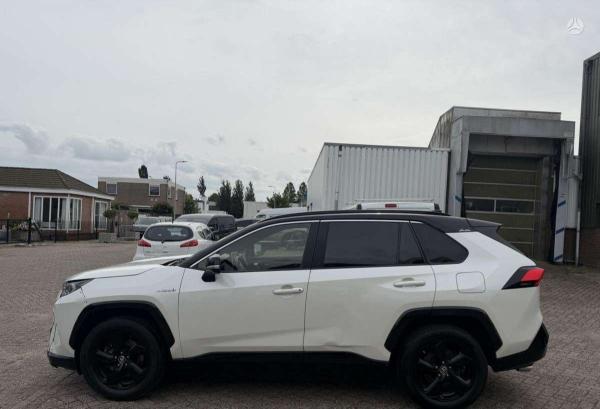 White Toyota RAV4 2019 in Vilnius, with an engine capacity of 2.50 L and mileage of 48 thousand km for 21999 €, photo 2 on AUTOMOTO.COM.LV