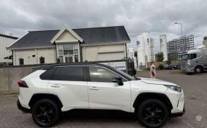 White Toyota RAV4 2019 in Vilnius, with an engine capacity of 2.50 L and mileage of 48 thousand km for 21999 €, photo 6 on AUTOMOTO.COM.LV