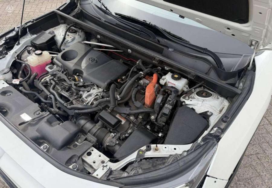 White Toyota RAV4 2019 in Vilnius, with an engine capacity of 2.50 L and mileage of 48 thousand km for 21999 €, photo 8 on AUTOMOTO.COM.LV