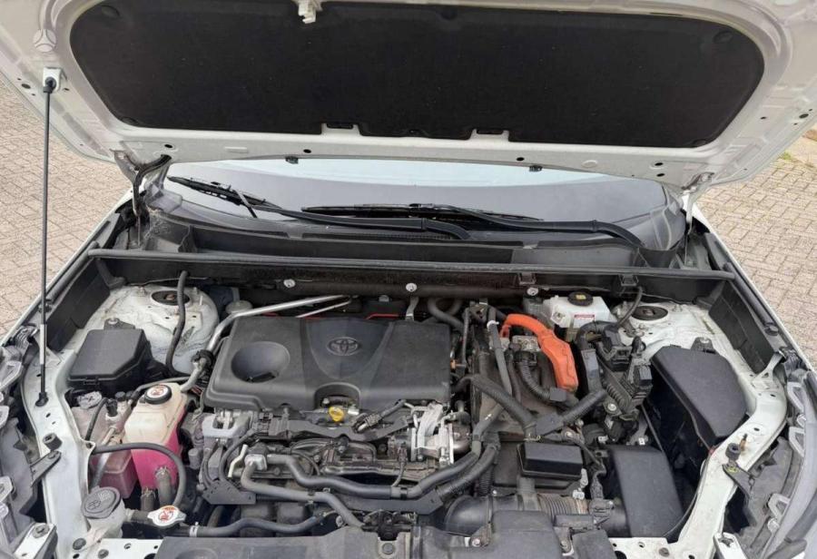 White Toyota RAV4 2019 in Vilnius, with an engine capacity of 2.50 L and mileage of 48 thousand km for 21999 €, photo 9 on AUTOMOTO.COM.LV