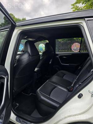 White Toyota RAV4 2019 in Rezekne, with an engine capacity of 2.50 L and mileage of 146 thousand km for 26990 €, photo 6 on AUTOMOTO.COM.LV