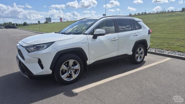 Balts Toyota RAV4 2019 Viļņa, ar dzinēja tilpumu 2.00 L un nobraukumu 132 tūkst. km par 26500 €, foto 3 vietnē AUTOMOTO.COM.LV