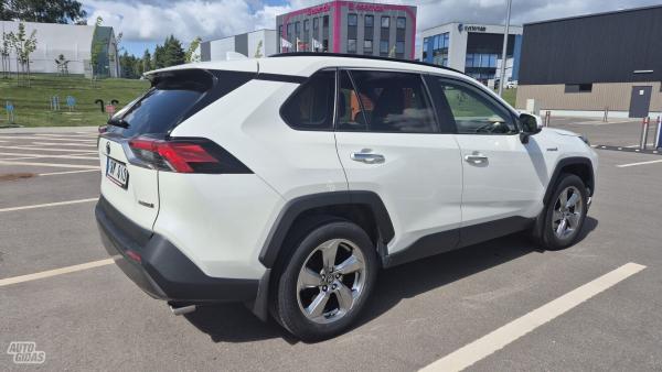 Balts Toyota RAV4 2019 Viļņa, ar dzinēja tilpumu 2.00 L un nobraukumu 132 tūkst. km par 26500 €, foto 5 vietnē AUTOMOTO.COM.LV