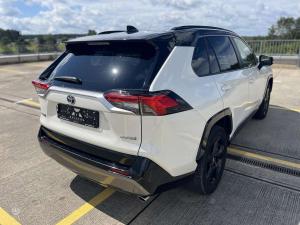 Balts Toyota RAV4 2019 Viļņa, ar dzinēja tilpumu 2.49 L un nobraukumu 133 tūkst. km par 25999 €, foto 7 vietnē AUTOMOTO.COM.LV