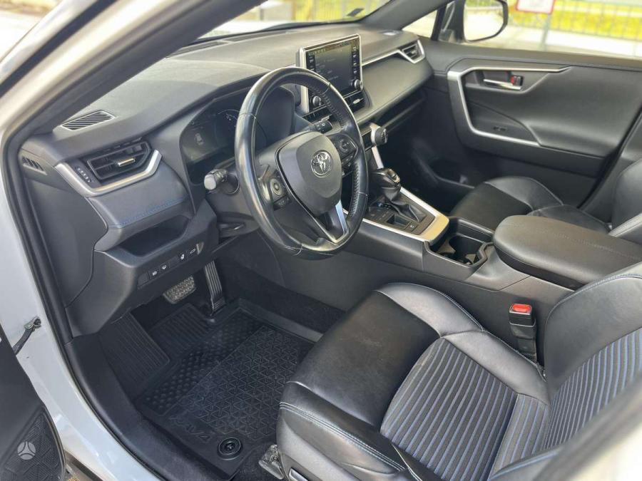 Balts Toyota RAV4 2019 Viļņa, ar dzinēja tilpumu 2.49 L un nobraukumu 133 tūkst. km par 25999 €, foto 9 vietnē AUTOMOTO.COM.LV