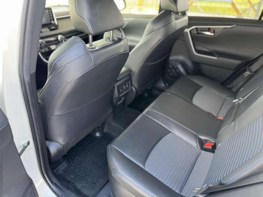 Balts Toyota RAV4 2019 Viļņa, ar dzinēja tilpumu 2.49 L un nobraukumu 133 tūkst. km par 25999 €, foto 10 vietnē AUTOMOTO.COM.LV