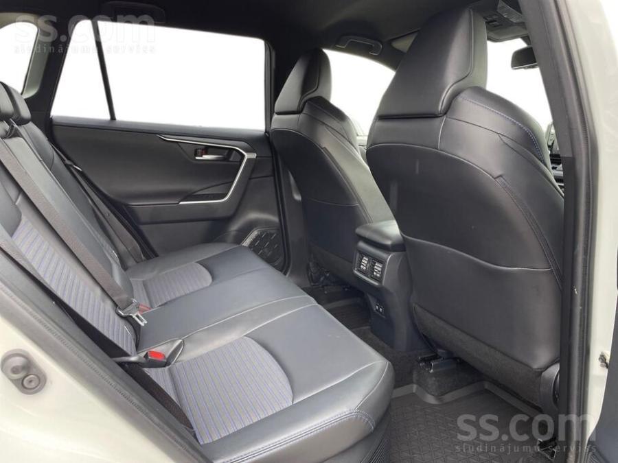 Balts Toyota RAV4 2019 Rīga, ar dzinēja tilpumu 2.50 L un nobraukumu 68 tūkst. km par 28990 €, foto 8 vietnē AUTOMOTO.COM.LV
